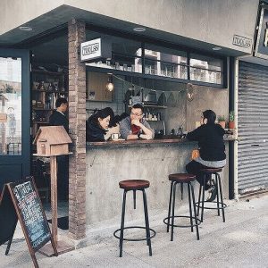 Desain Warung Kopi Sederhana Pinggir Jalan Mungil Minimalis & Industrial